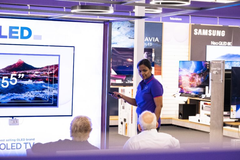 STRATACACHE Digital Signage Solutions - Stratacache